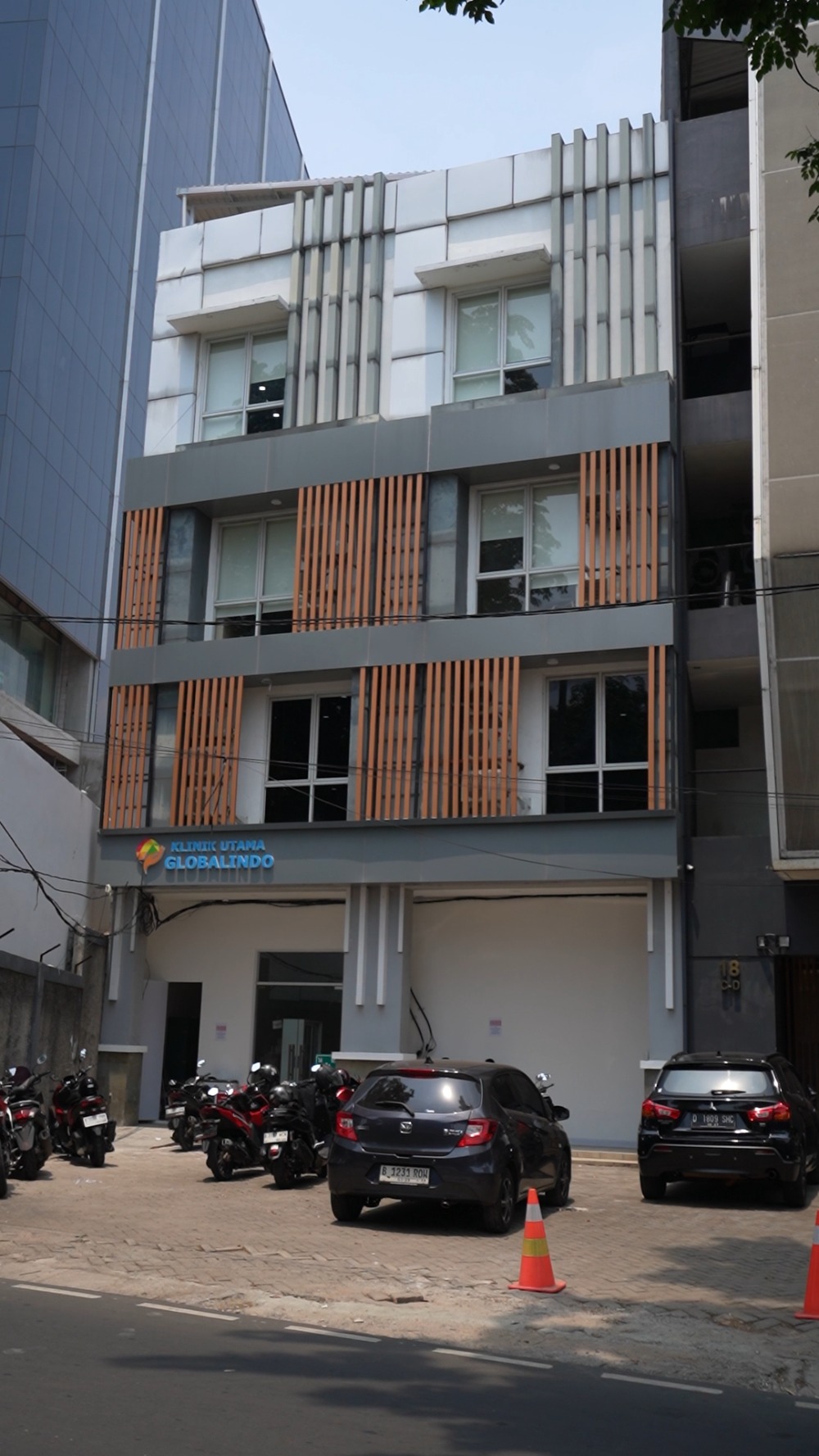 Pemasangan Lift 3 Lantai di Klinik Utama Globalindo || Jl. Bangka Raya ...